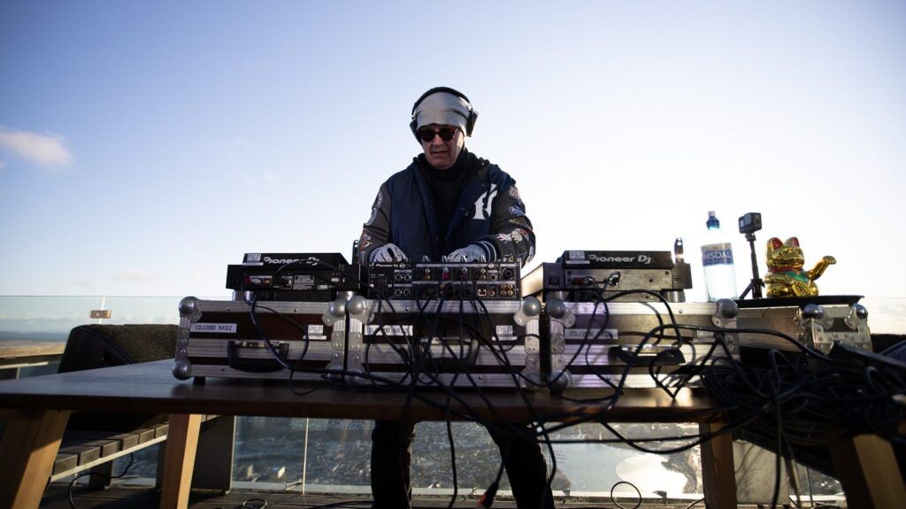 IhouseU.com | Simon Field Is On Fine Form With ‘Sirens’