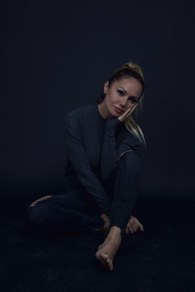 IhouseU.com | Deborah De Luca Releases Sophomore Album ‘She Sleeps’