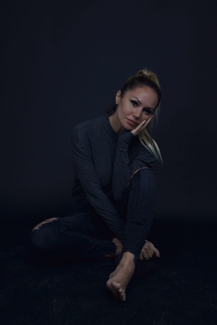 IhouseU.com | Deborah De Luca Releases Sophomore Album ‘She Sleeps’